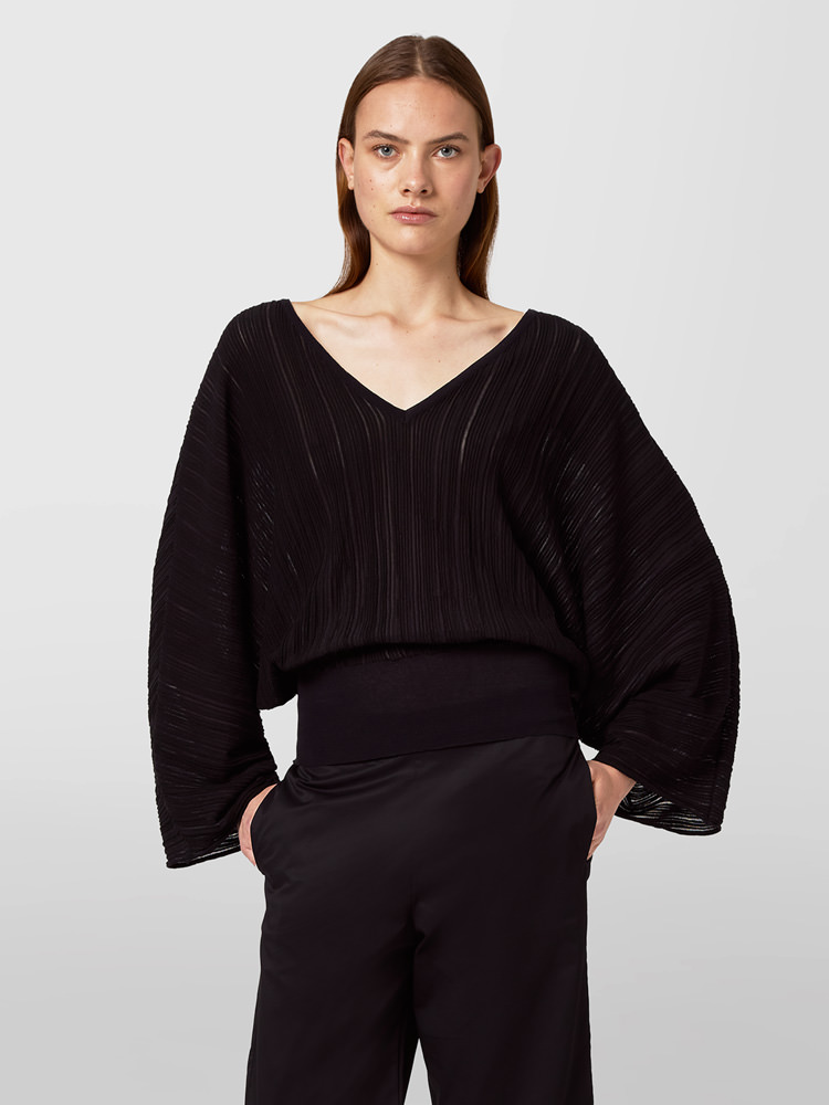 ALPHA STUDIO Woman: Knitwear and Apparel FW 2023