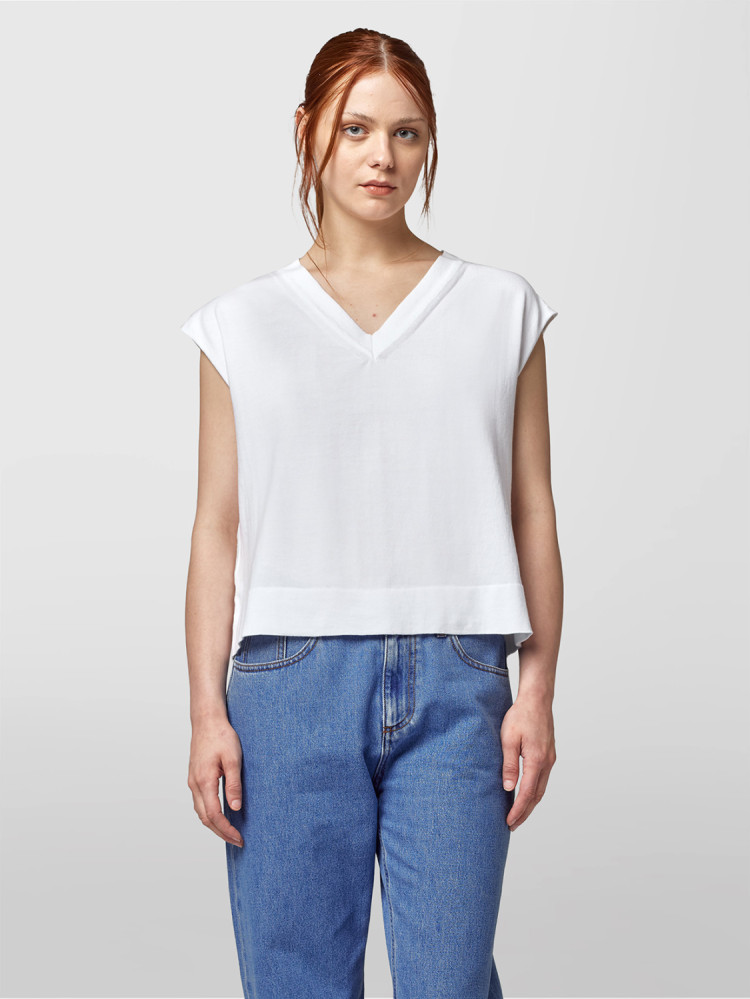 ALPHA STUDIO Woman: Knitwear and Apparel SS 2025