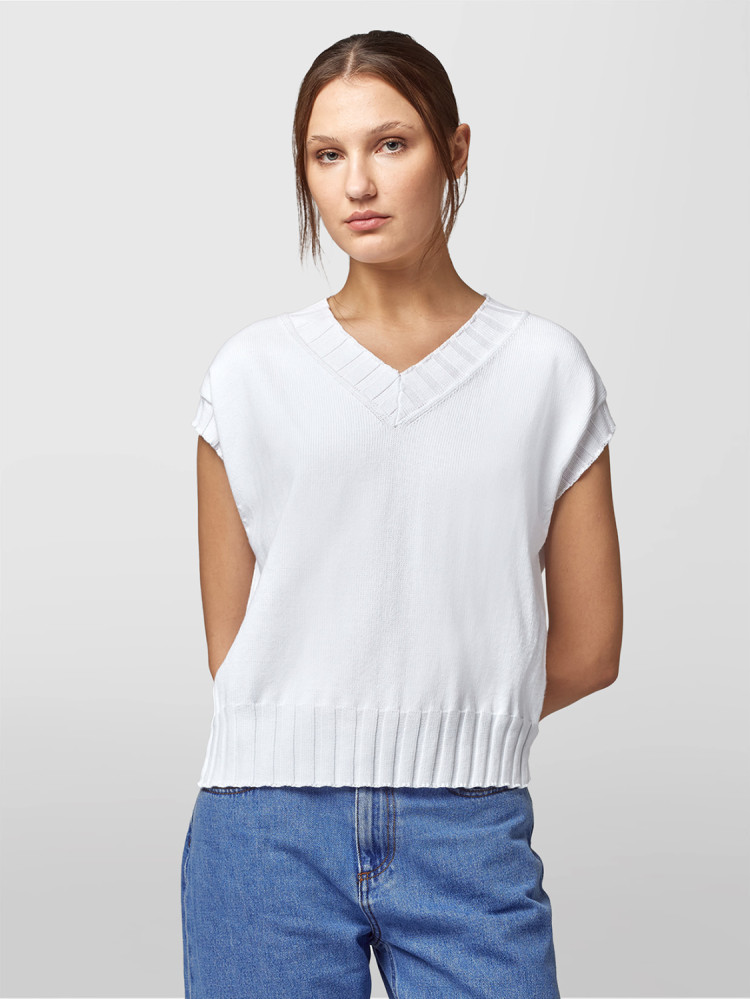 ALPHA STUDIO Woman: Knitwear and Apparel SS 2025