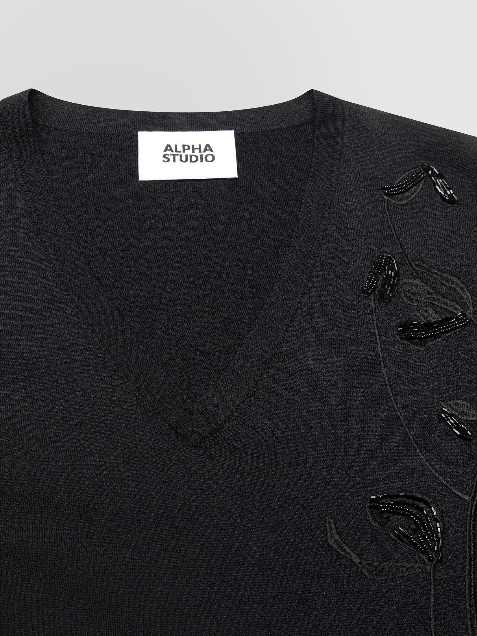 Alpha Studio V-neck Flower Embroidery